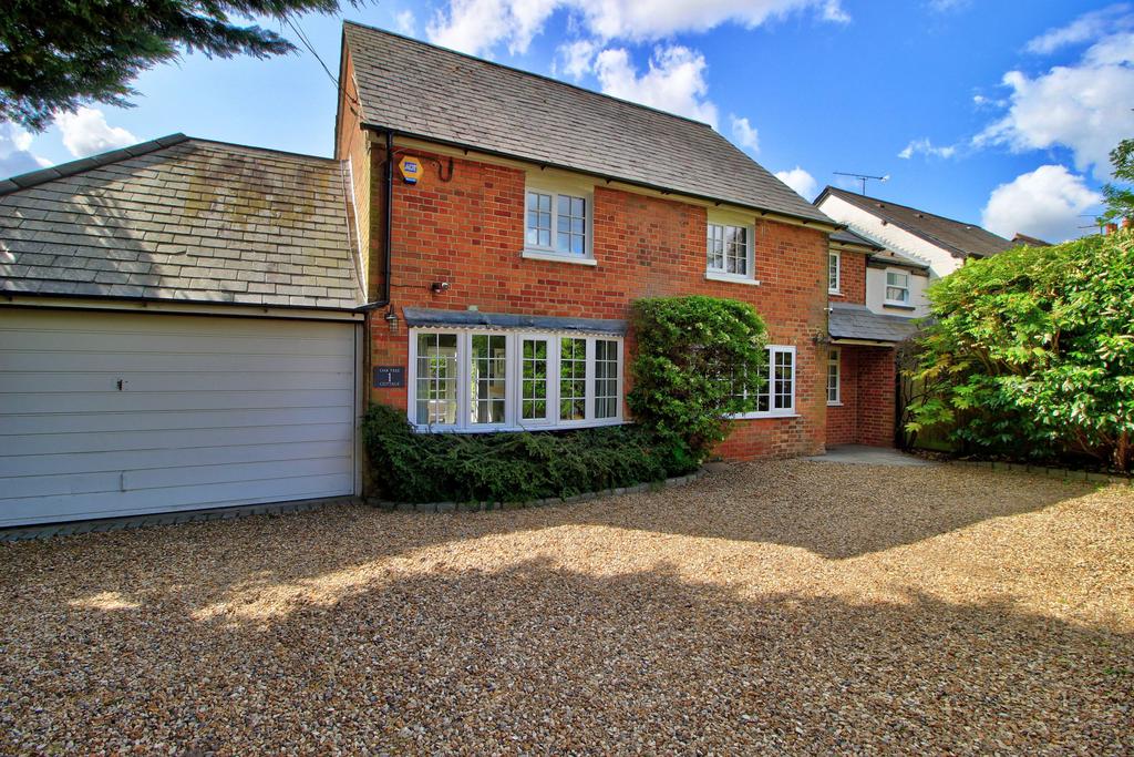 Barkham, Wokingham RG40 4 bed detached house - £800,000