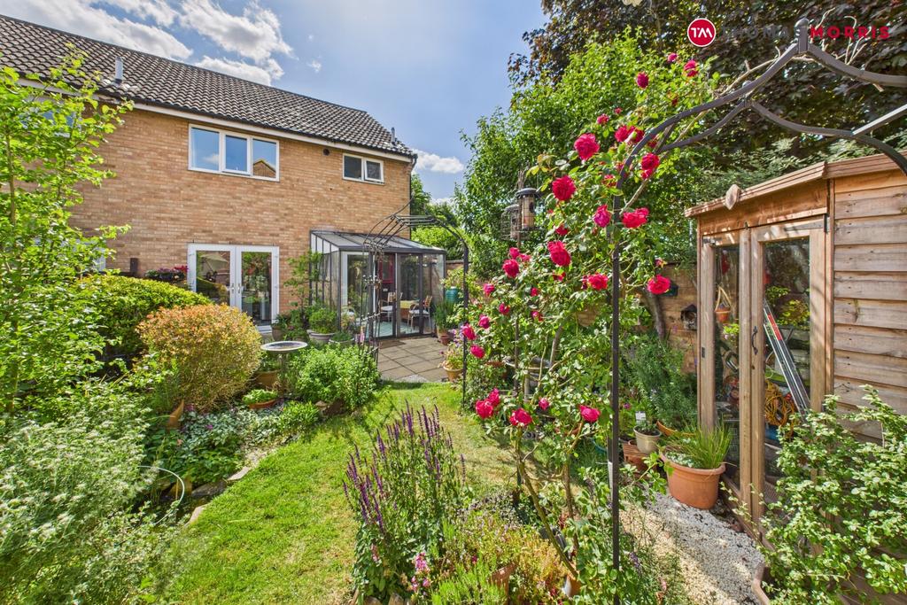 Crown Walk, St. Neots PE19 3 bed end of terrace house for sale - £270,000