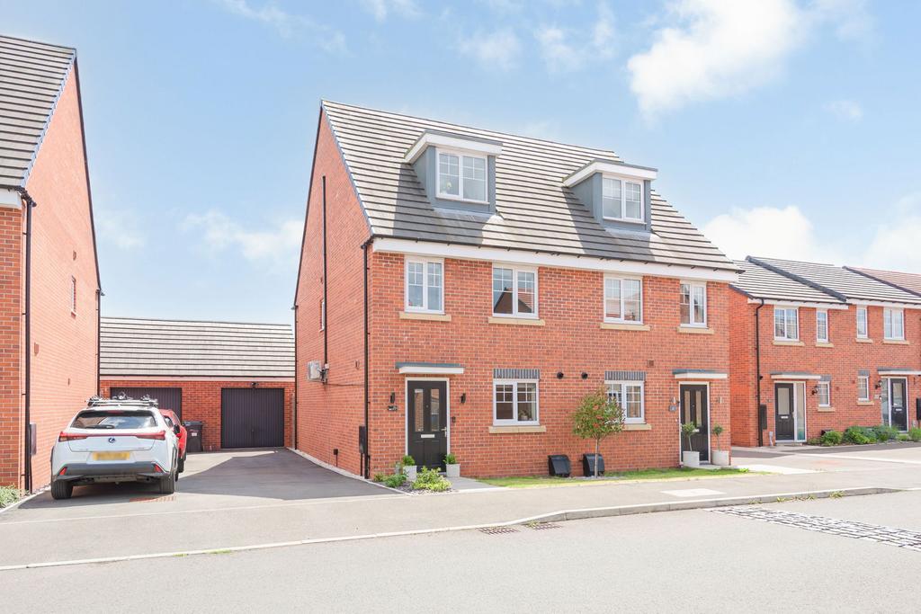 Burntwood WS7 3 bed semi-detached house - £300,000