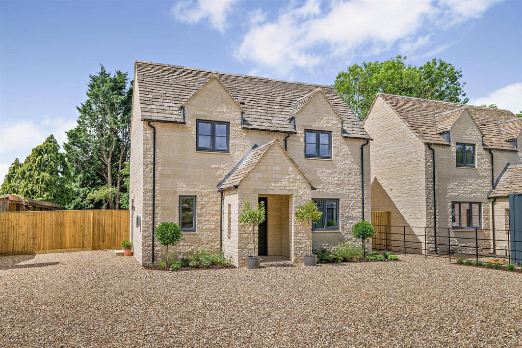 Upper Minety 4 bed detached house - £695,000