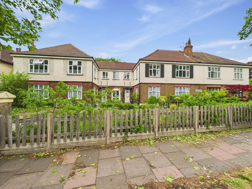 Rectory Road, Beckenham, BR3 3 bed flat for sale - £415,000