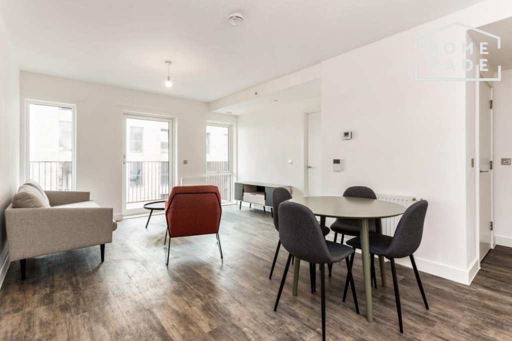 Millet Place, Royal Docks, E16 2 bed flat to rent - £2,375 pcm (£548 pw)