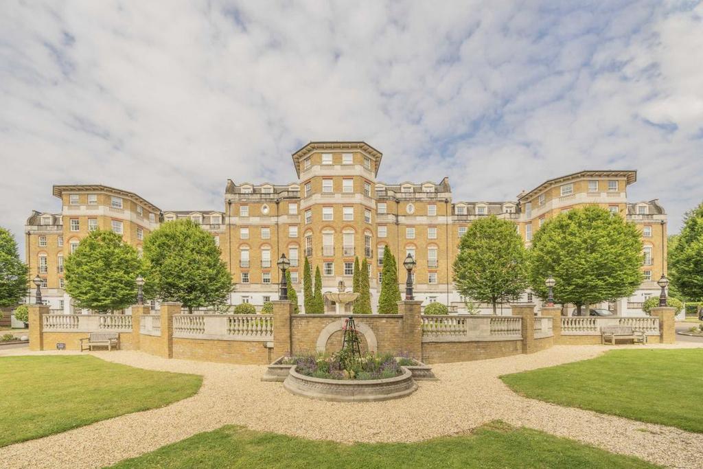 Chapman Square, Wimbledon 2 bed flat to rent - £2,650 pcm (£612 pw)