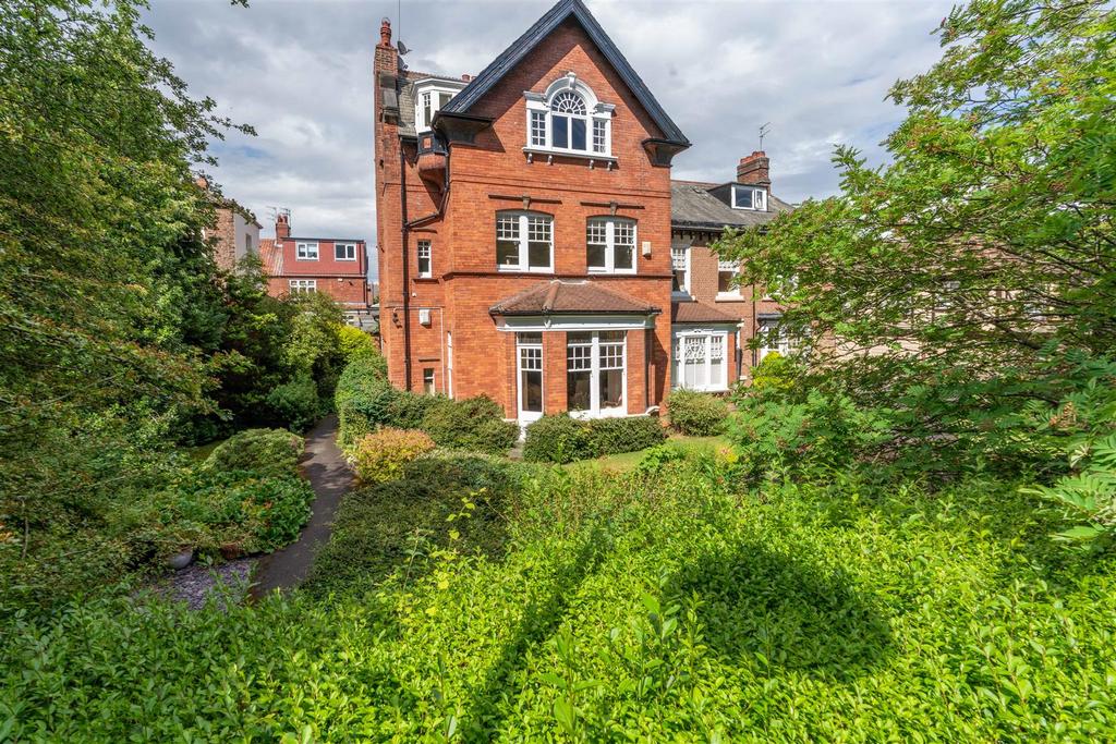 Jesmond Gardens, Jesmond, NE2 2 bed flat - £1,450 pcm (£335 pw)