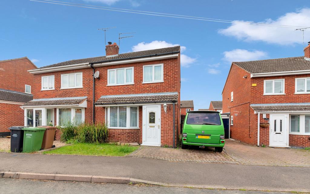Chestnut Close, Drakes Broughton, WR10 2 bed semi-detached house for ...