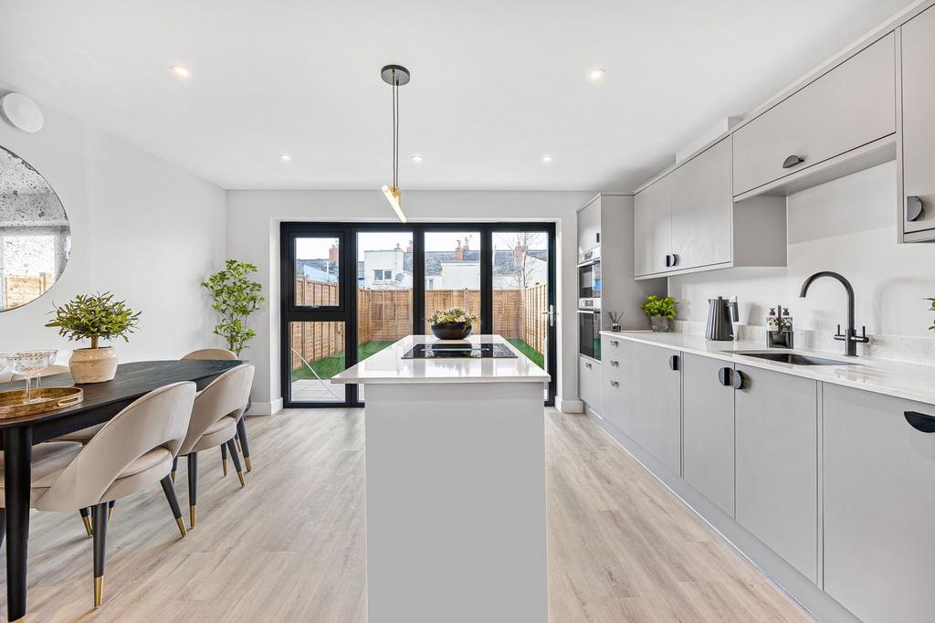 Beckingsale Court, Normal Terrace... 2 bed townhouse for sale - £300,000
