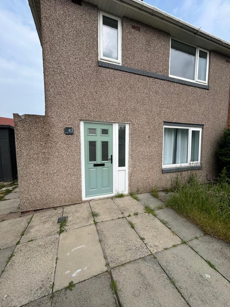 Barrington Crescent, Middlesbrough TS3 3 bed end of terrace house to rent - £750 pcm (£173 pw)
