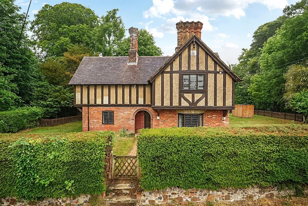 Redlynch, Salisbury, Wiltshire, SP5 3 bed detached house - £2,250 pcm ...