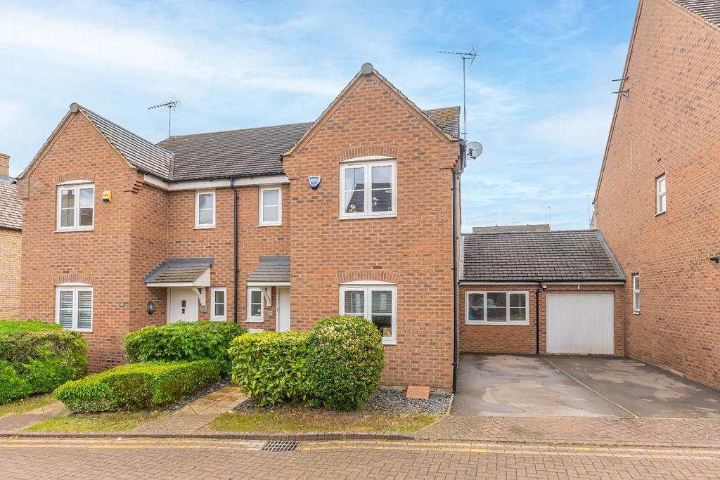 Plover Road, Leighton Buzzard 3 bed semi-detached house for sale - £375,000