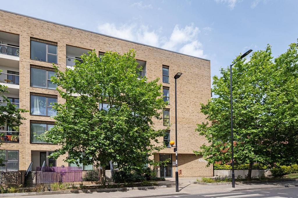 Atkins Square, Hackney, London, E8 1 bed flat - £430,000
