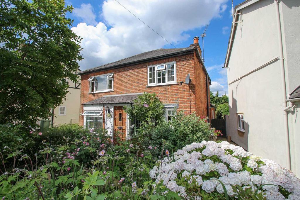 20 Common Road, Claygate, KT10 2 bed semi-detached house for sale - £ ...