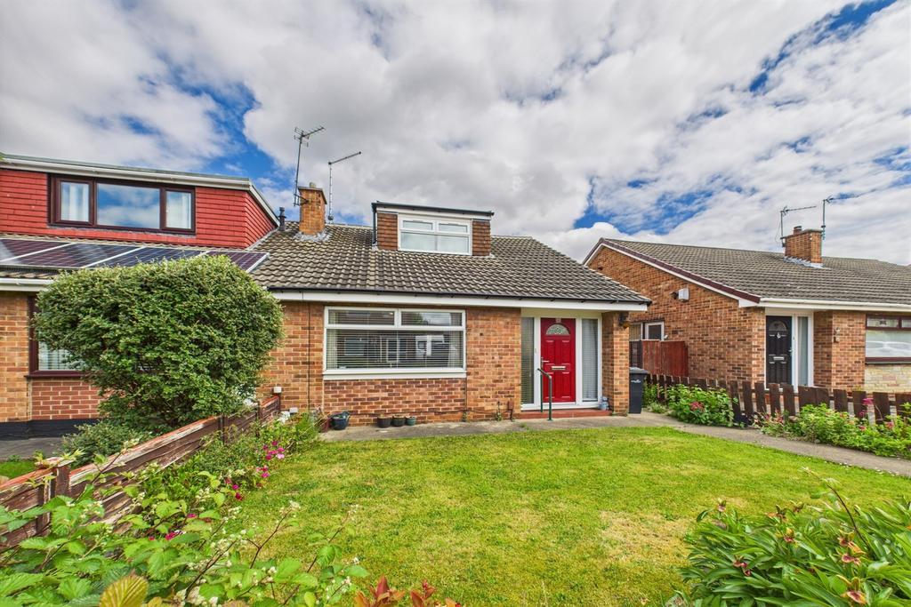 Sherburn Close, Acklam... 2 bed semi-detached bungalow for sale - £150,000