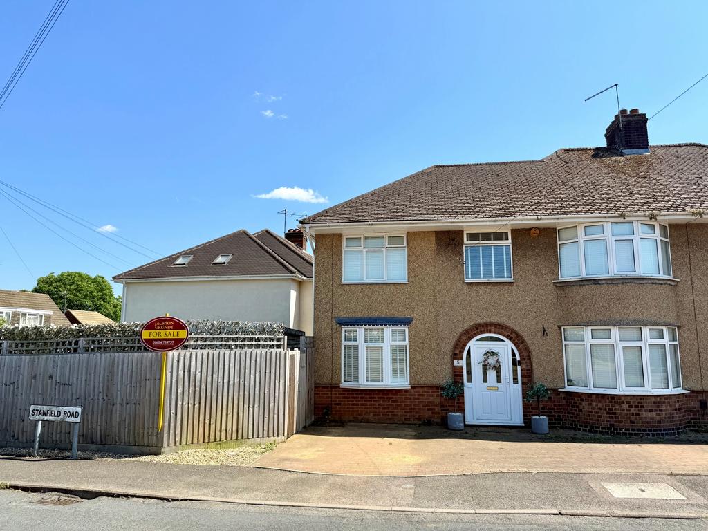 Stanfield Road, Duston, NN5 6EZ 4 bed semi-detached house - £400,000