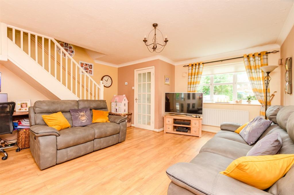 Lowry Close, Erith, Kent 3 bed end of terrace house - £400,000