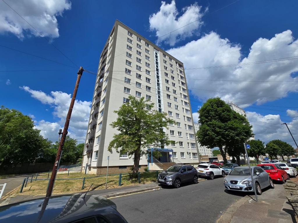 Beaconsfield Road, Enfield EN3 2 bed flat for sale - £147,000