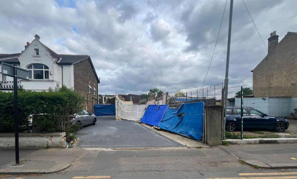 Streatham Road, Mitcham CR4 Residential development for sale - £250,000