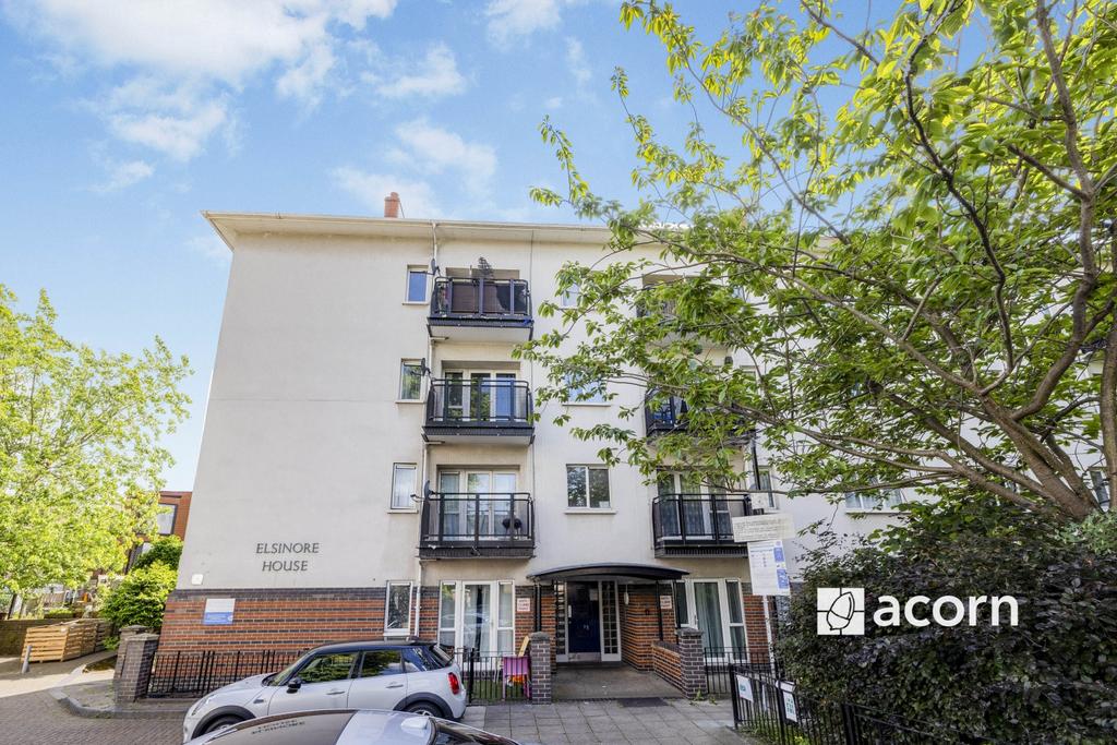 Denmark Road London SE5 2 bed flat - £1,950 pcm (£450 pw)