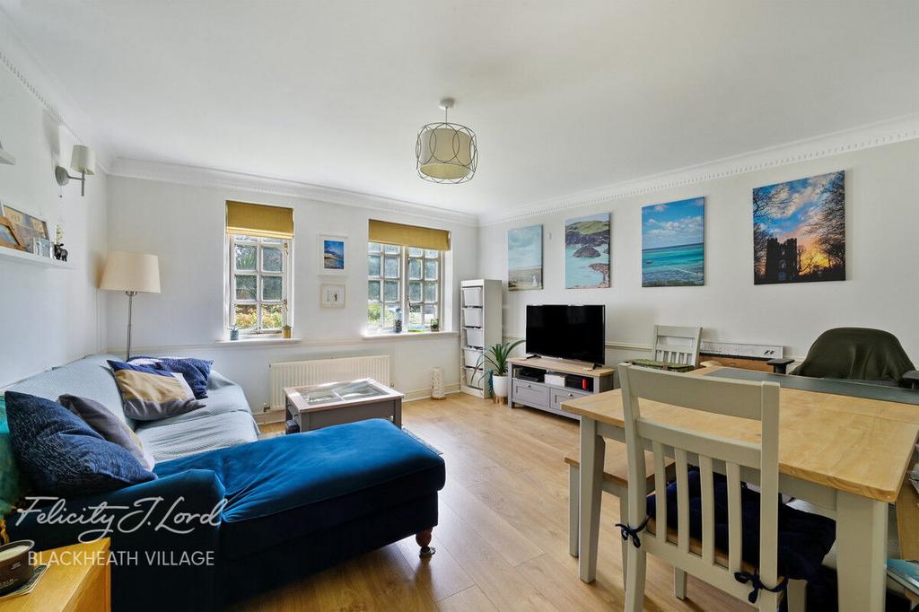 Gilbert Close, London 2 bed apartment for sale - £350,000