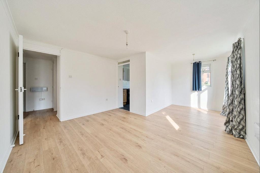 Mercer Place, Pinner, HA5 1 bed flat to rent - £1,400 pcm (£323 pw)