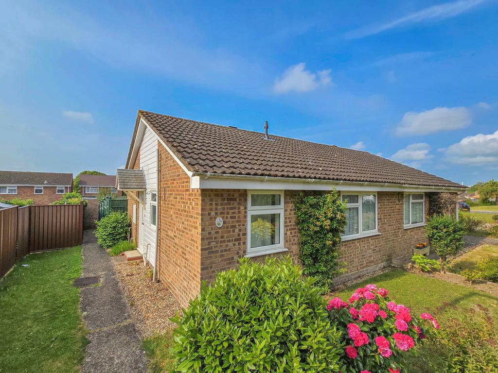 Chalkstone Way, Haverhill, Suffolk 2 bed bungalow for sale - £250,000