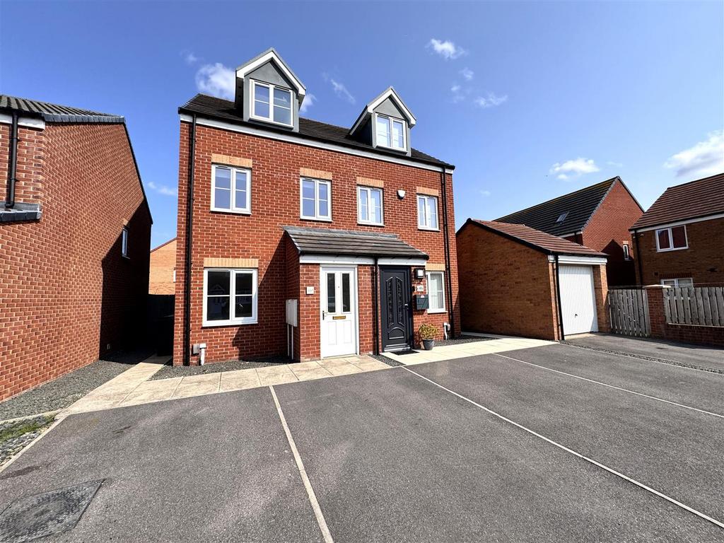 Vickers Lane, Seaton Carew, Hartlepool 3 bed semi-detached house - £165,000