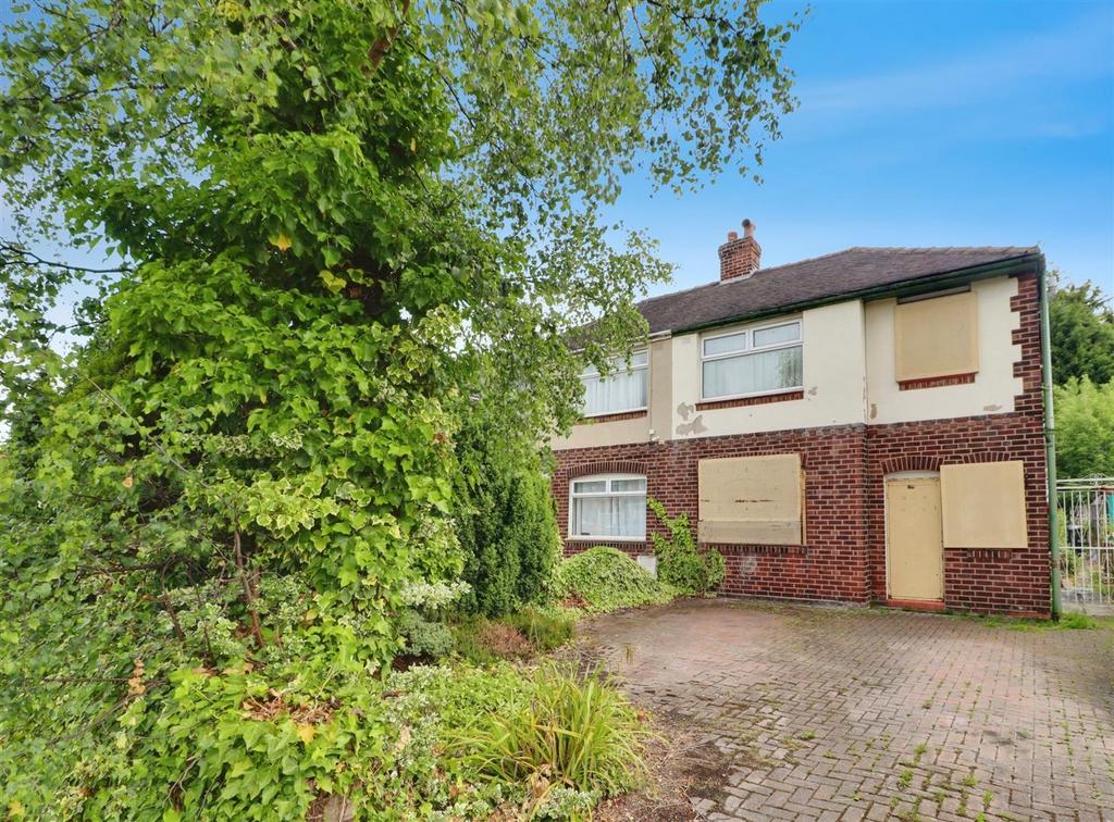Middlewich Street, Crewe 3 bed semi-detached house - £145,000