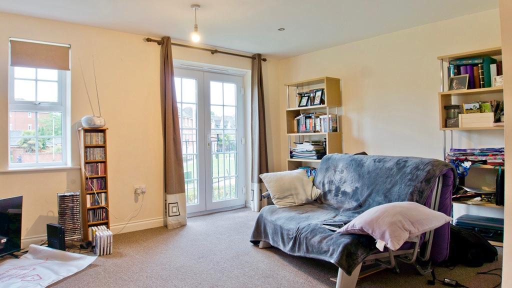 Birkby Close, Hamilton, Leicester, LE5 2 bed flat for sale - £129,000