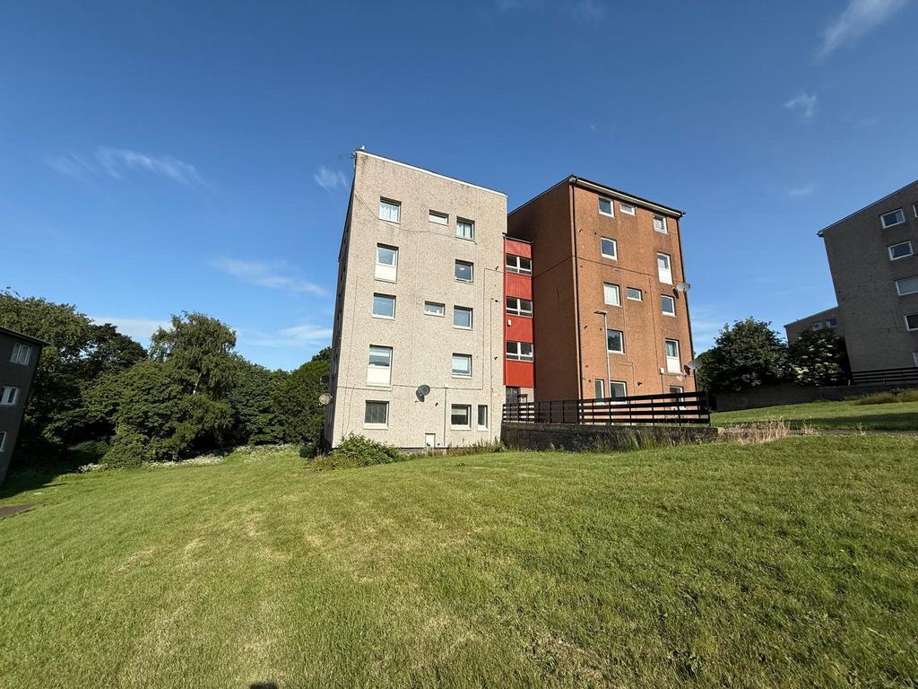 Thurso Crescent, Dundee DD2 2 bed flat - £750 pcm (£173 pw)