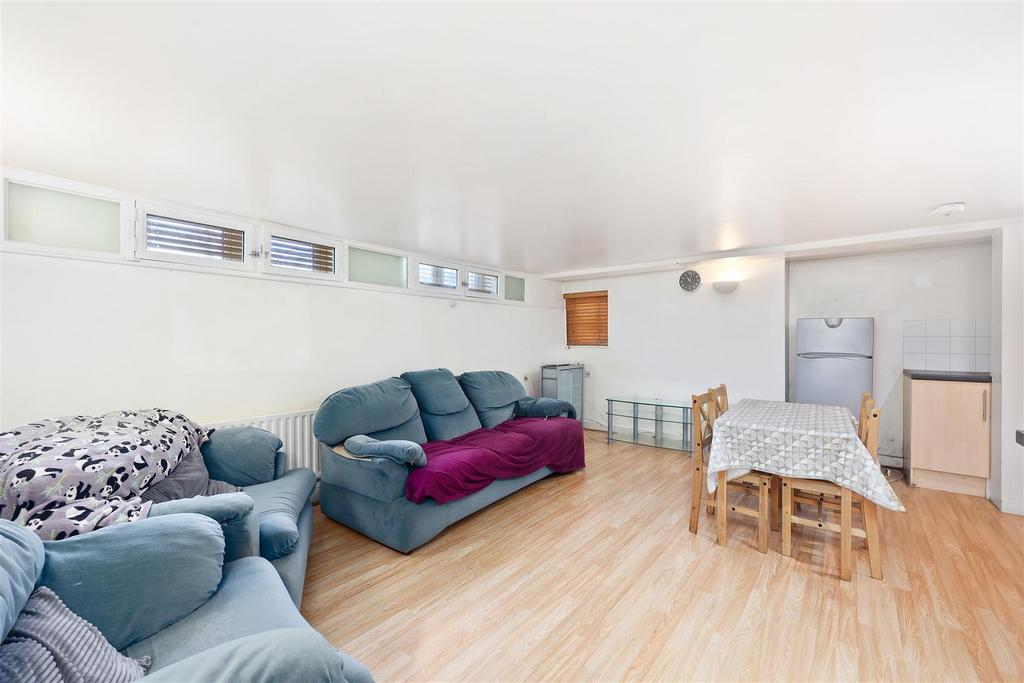 Gazelle House | Stratford | E15 2 bed apartment - £1,825 pcm (£421 pw)