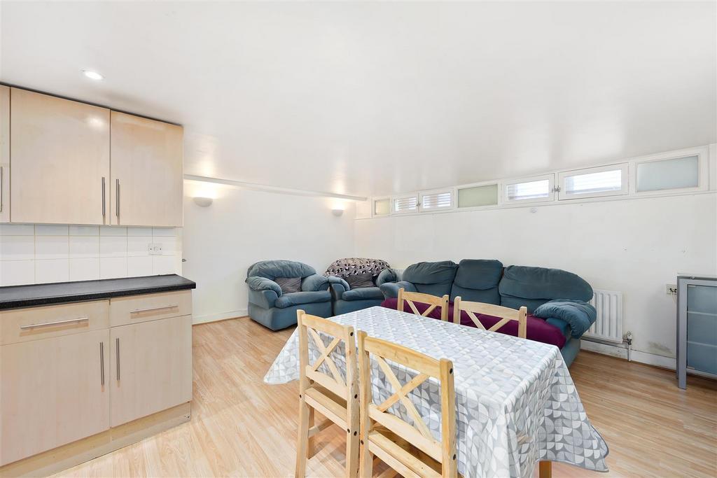 Gazelle House | Stratford | E15 2 bed apartment - £1,800 pcm (£415 pw)