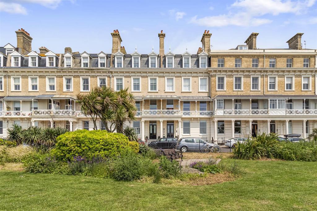 Heene Terrace, Worthing 2 bed flat for sale - £450,000