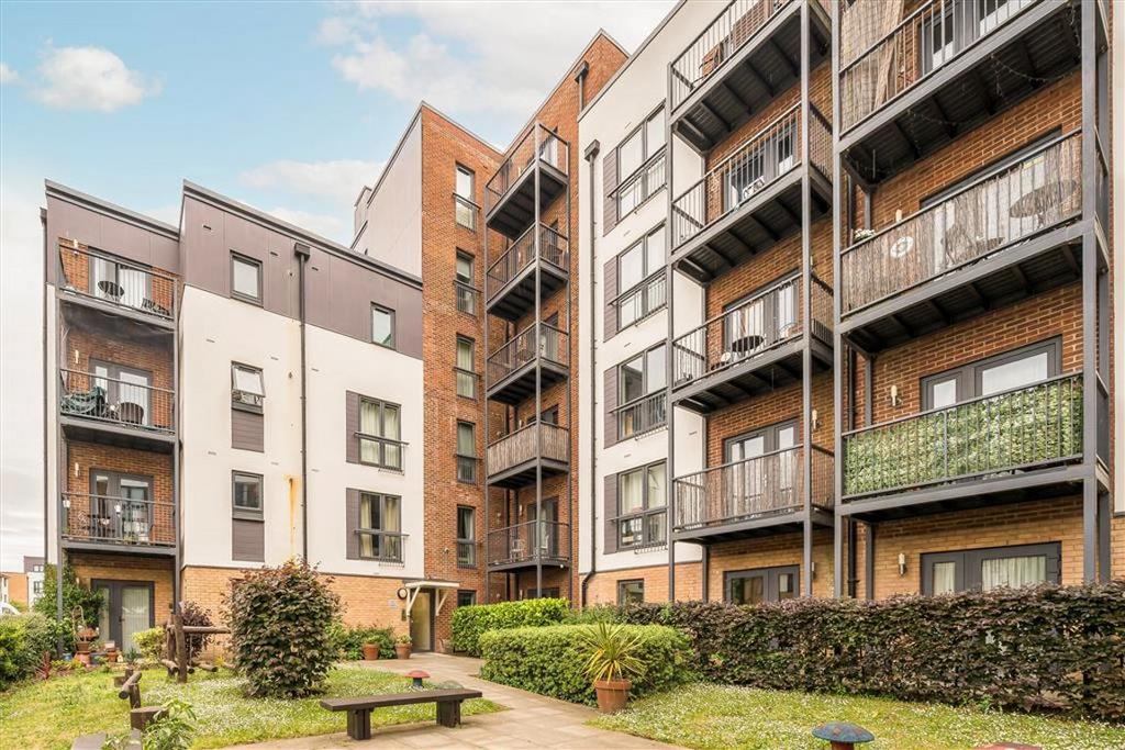 Fairthorn Road, London SE7 2 bed flat for sale - £450,000
