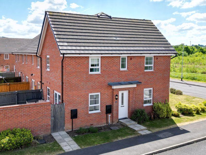 Stanley Way, Rochdale, OL16 4GL 3 bed end of terrace house - £245,000