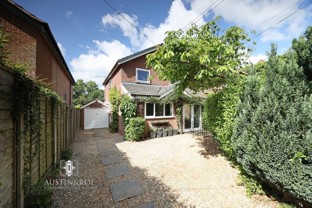 Oulton, Stone ST15 3 bed detached house for sale - £420,000