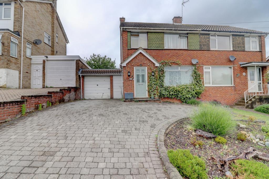 Telford Way, Buckinghamshire HP13 3 bed semi-detached house - £425,000