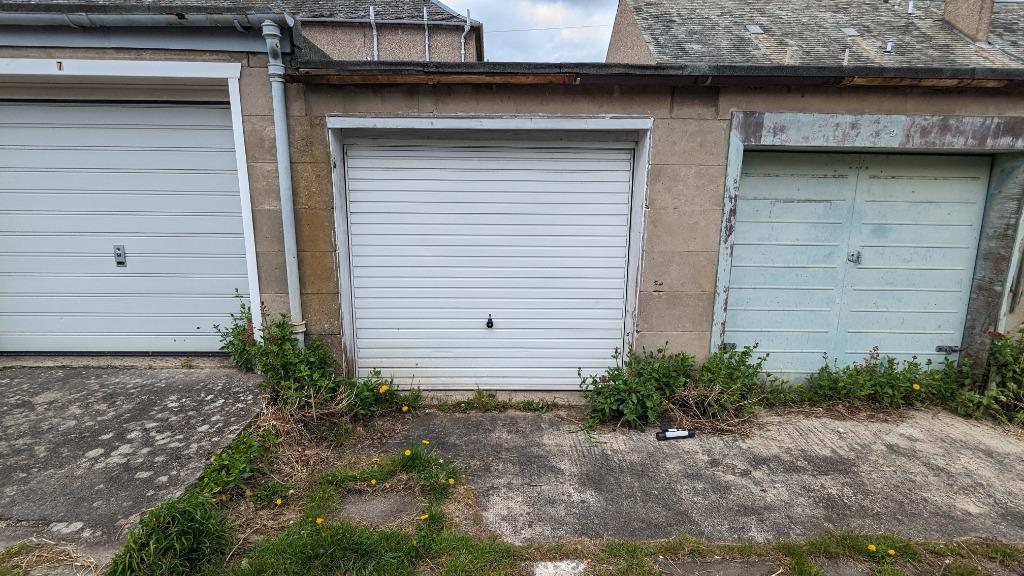 Esslemont Road, Edinburgh EH16 Garage to rent - £170 pcm (£39 pw)