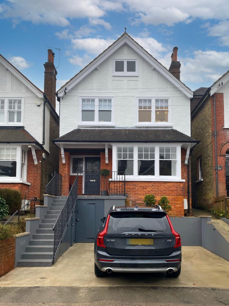 Eversfield Road, Reigate, RH2 4 bed detached house - £4,000 pcm (£923 pw)