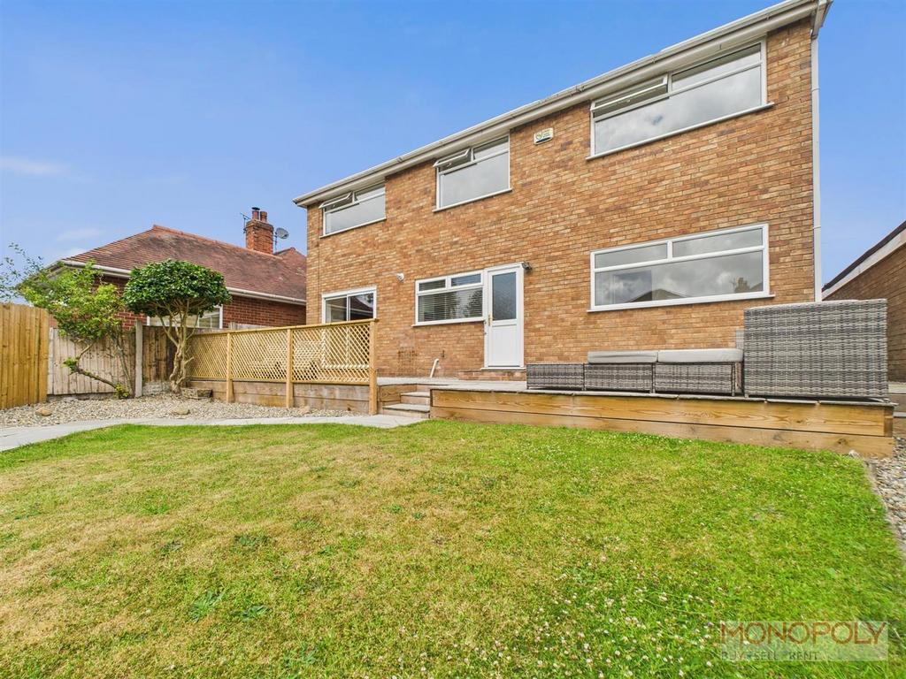 Dean Road, Wrexham 3 bed detached house - £300,000
