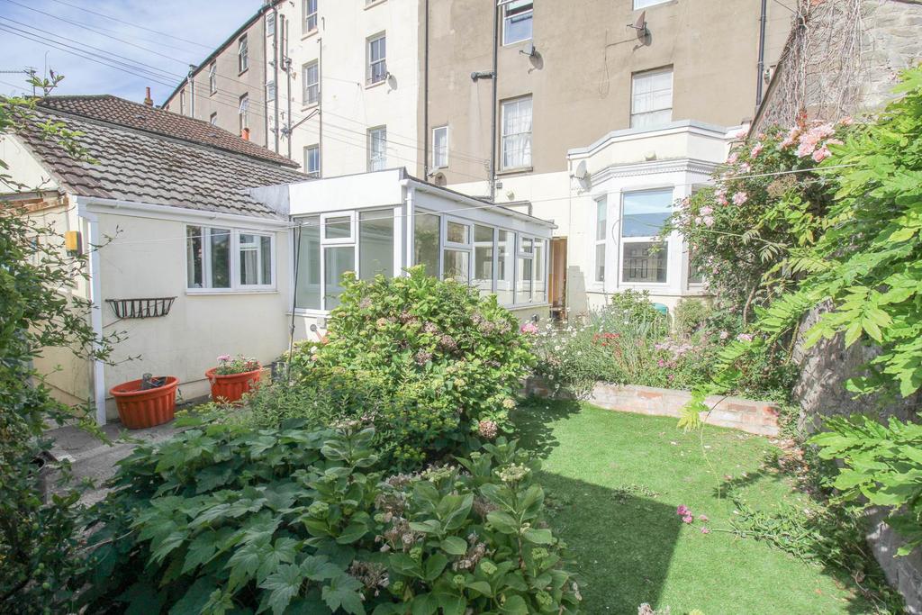 Ellenbrough Crescent*Ground... 2 bed flat for sale - £210,000