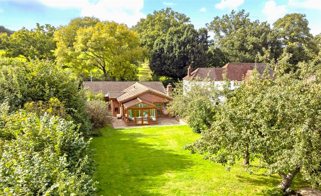 Passfield Road, Passfield, Liphook 4 bed detached bungalow for sale - £ ...