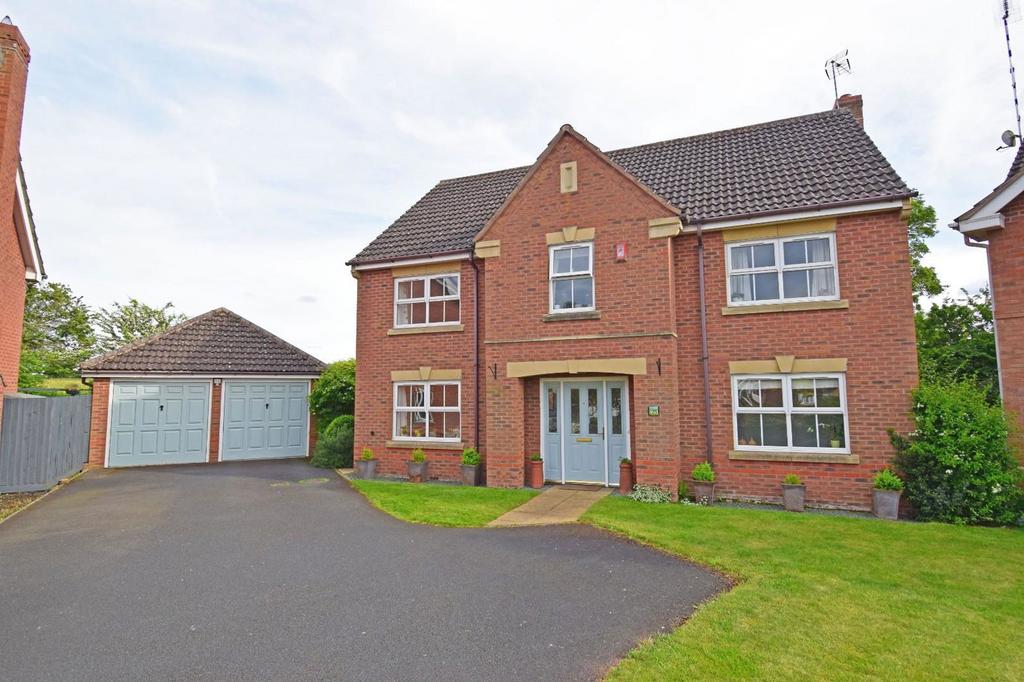 25 Pear Tree Way, Wychbold... 4 bed detached house for sale - £575,000