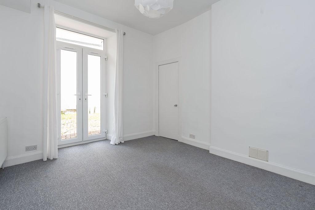4059L – Lochend Road South... 1 bed flat to rent - £995 pcm (£230 pw)