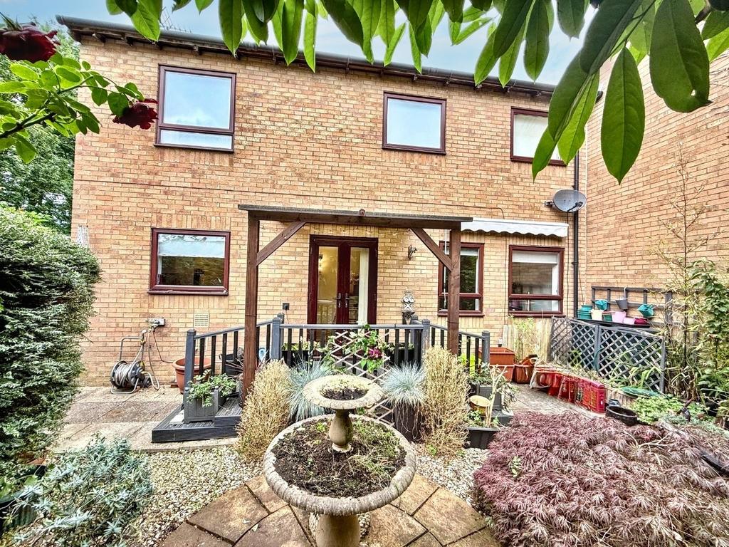 Jennings Close, Daventry, NN11 4TB 3 bed semi-detached house - £200,000