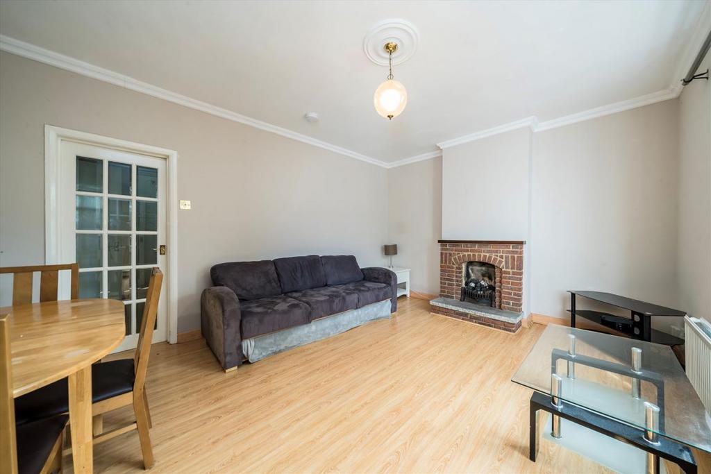 Alston Road, London SW17 3 bed house to rent - £3,300 pcm (£762 pw)