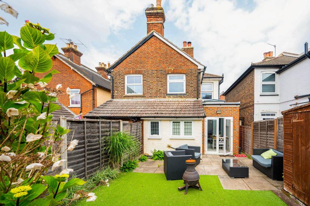 Queens Road, Guildford, GU1... 3 bed semi-detached house for sale - £ ...