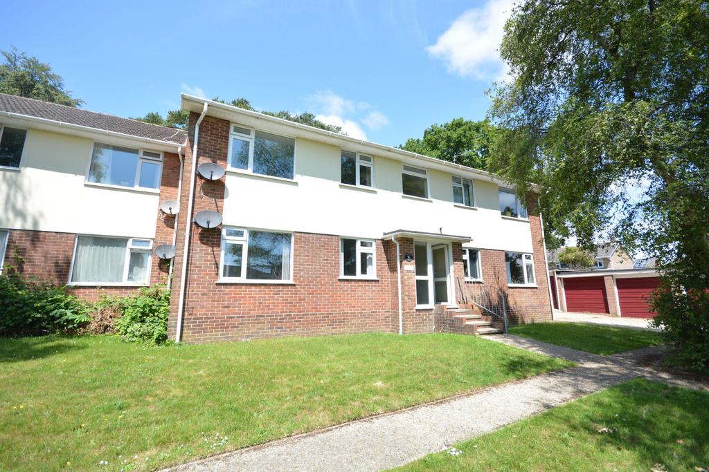 Warland Way, Corfe Mullen BH21 2 bed ground floor flat for sale - £200,000