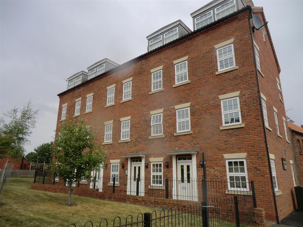 Flat 4 Rivergate House, Brigg Road... 2 bed flat - £595 pcm (£137 pw)