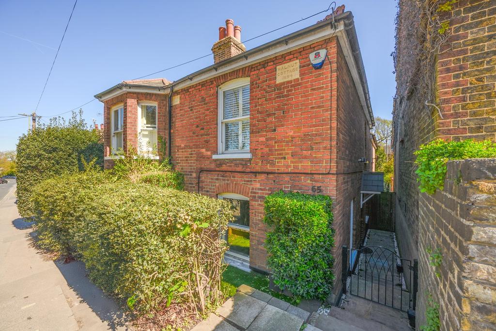 Heath Road, Weybridge, KT13 3 bed semi-detached house for sale - £715,000