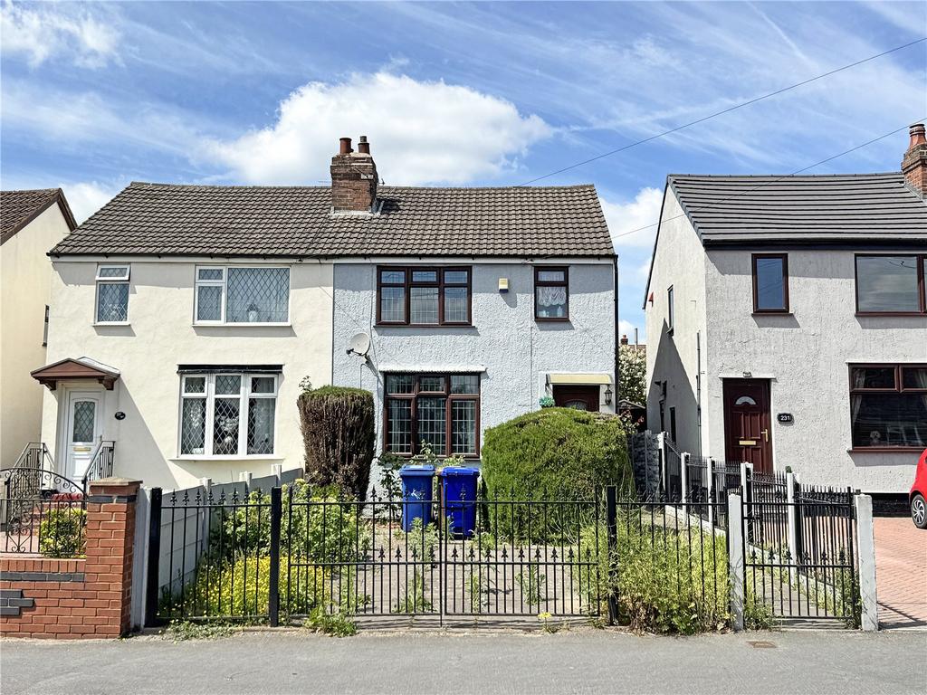 Pye Green Road, Cannock... 3 bed semi-detached house - £170,000