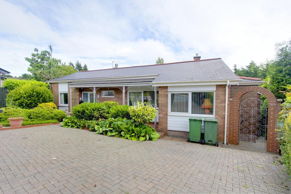 Sunningdale Close, Lakeside, Cardiff 3 bed detached bungalow for sale ...
